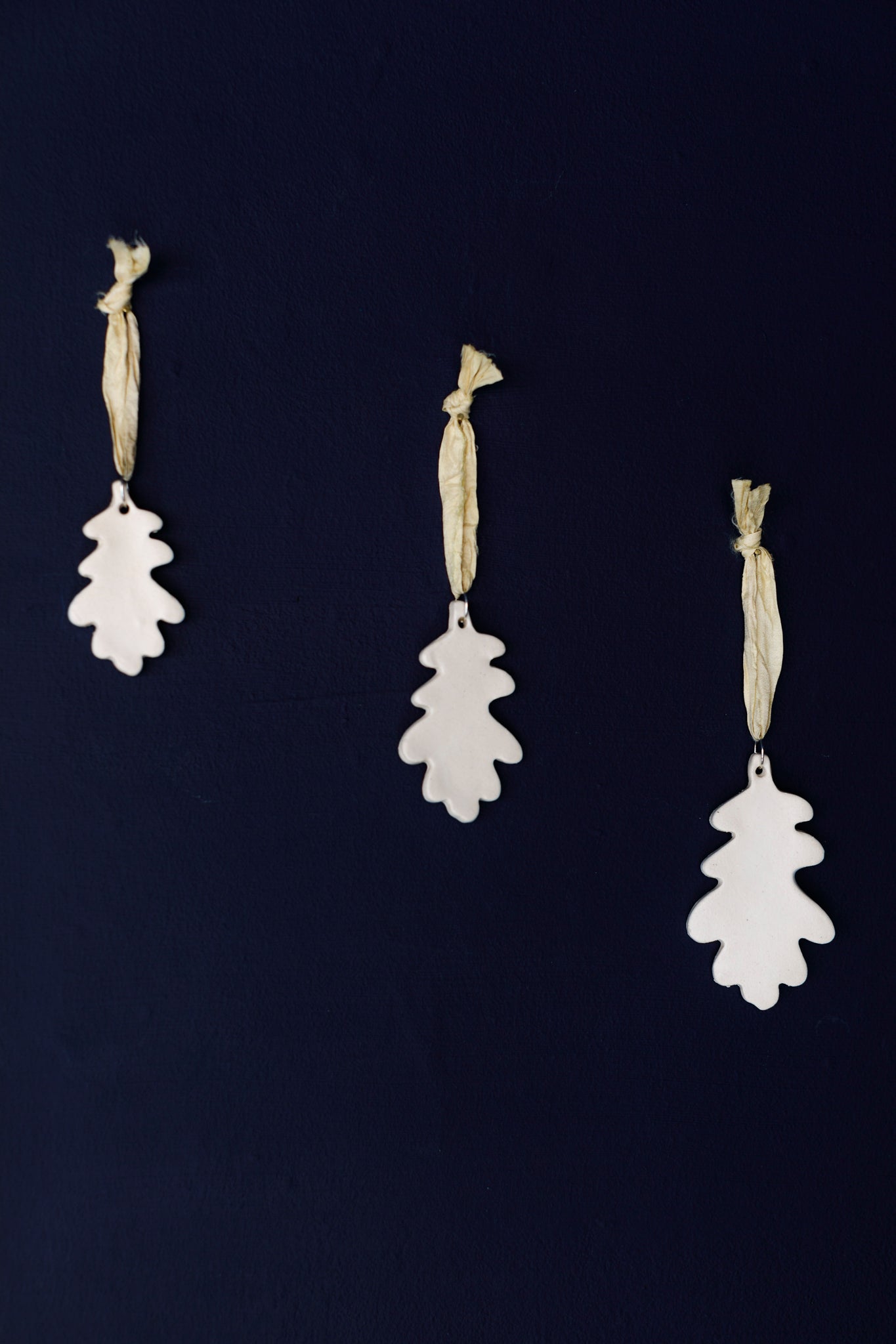 Ceramic Oak Leaf Decorations – The Merchant's Table